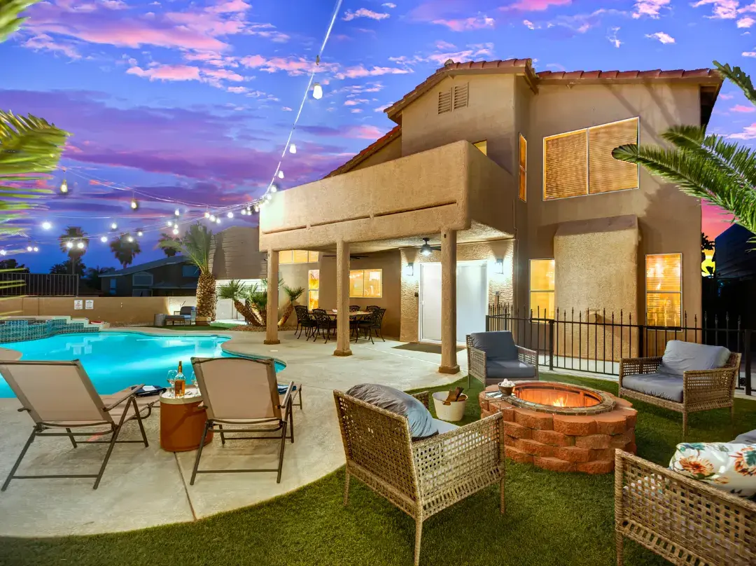 Sparkling Pool And Backyard Oasis - Exquisite Family Retreat - Henderson, NV