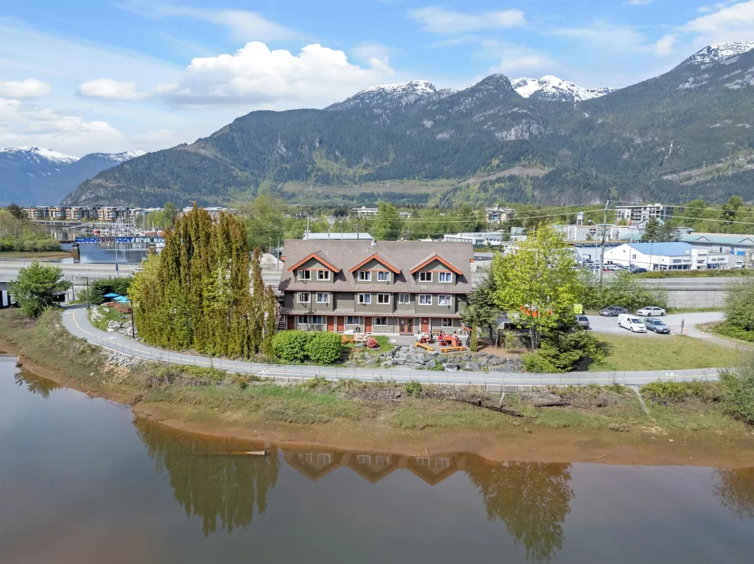 Squamish Adventure Inn - Squamish