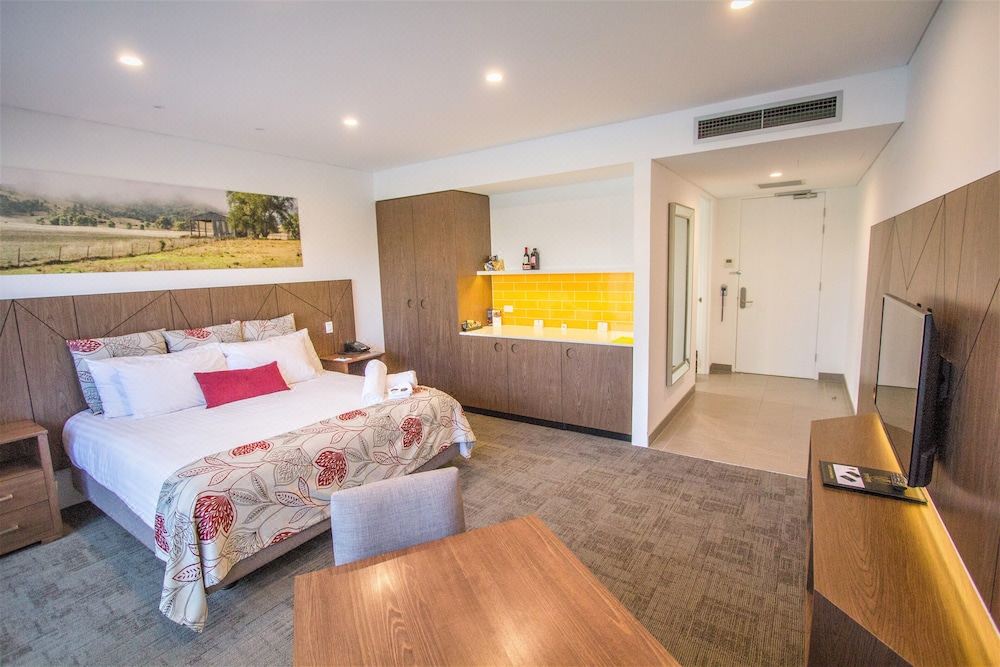 Young Federation Motor Inn And Services Club - Young