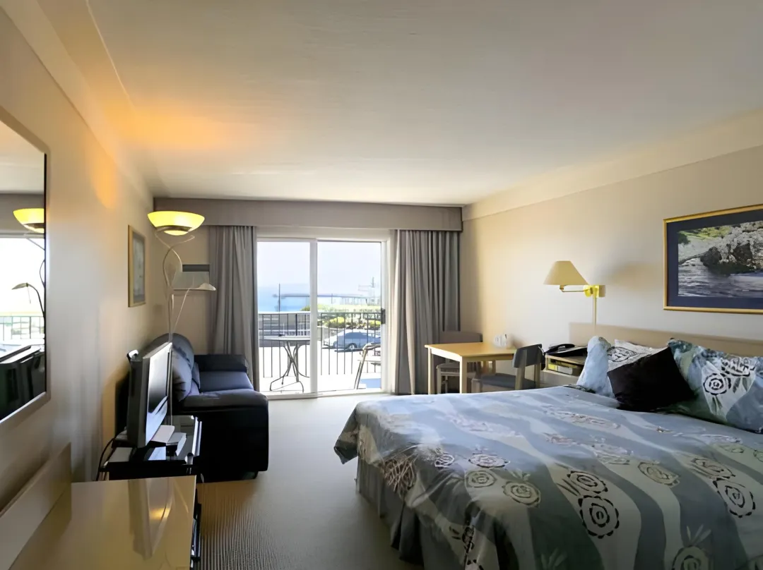 Sidney Waterfront Inn & Suites - North Saanich
