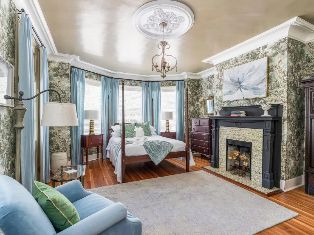 Exclusive Access To Tranquil Courtyard And Club Amenities - Charming Oasis - Charleston, SC