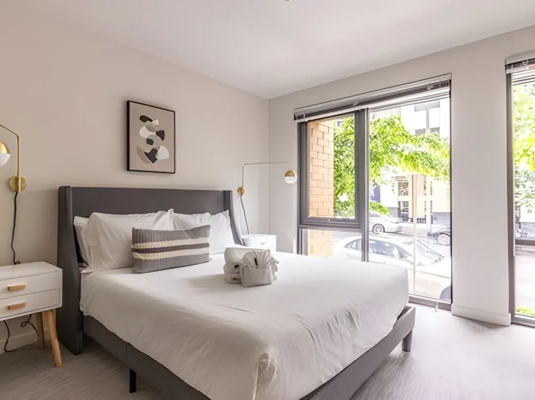 1br+den | Gym, Lounge | Bellevue | Sophari C - Bellevue, WA