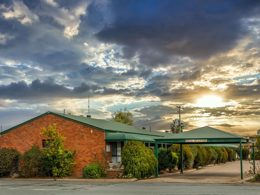 Deniliquin Country Club Motor Inn - Deniliquin