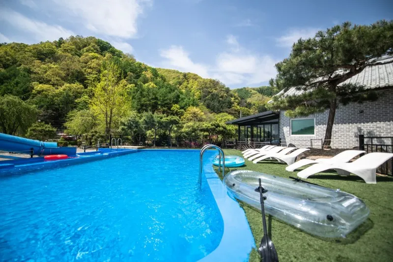 Gapyeong Chunhyang And Bangja - Chuncheon