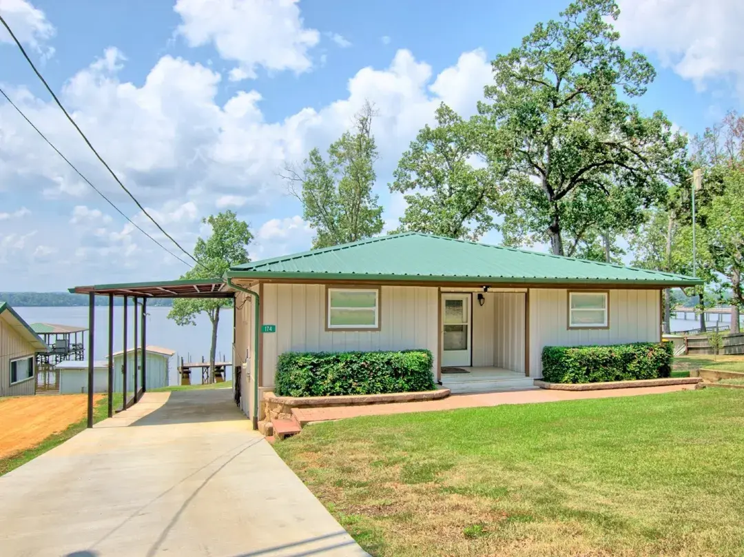 Stunning Lake Views And Spacious Deck - Serene Lakeside Hideaway - Toledo Bend Reservoir