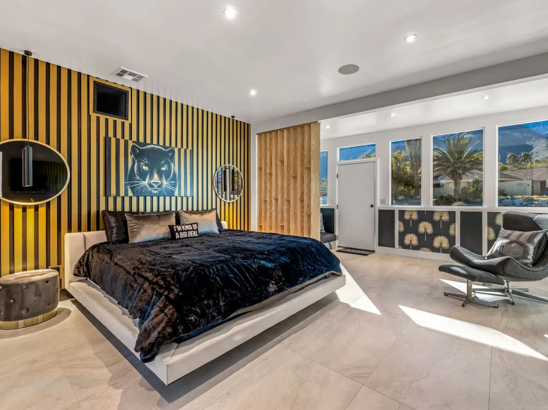 Luxury Estate With Pool In Palm Springs - Desert Hot Springs, CA