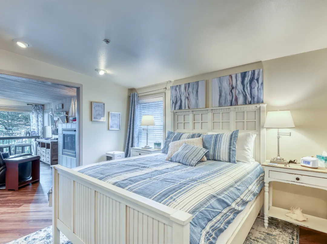 Spectacular Ocean View And Cozy Fireplace - Stunning Coastal Retreat - Depoe Bay, OR