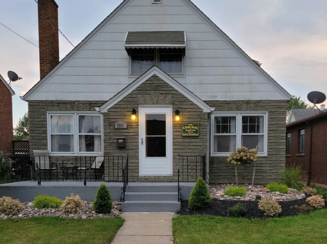 The Little Italy Of Niagara Falls Bed & Breakfast - Niagara Falls, NY