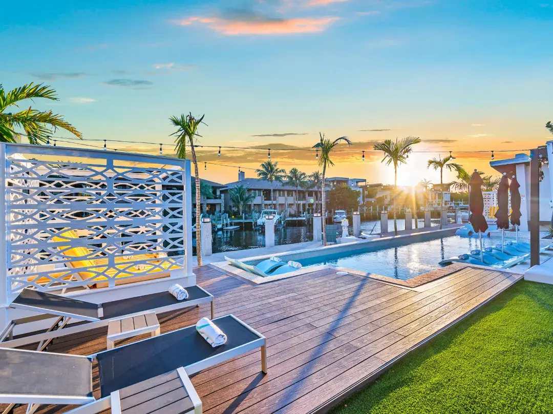 Waterfront Oasis And Heated Pool - Charming Midcentury Retreat - Fort Lauderdale, FL