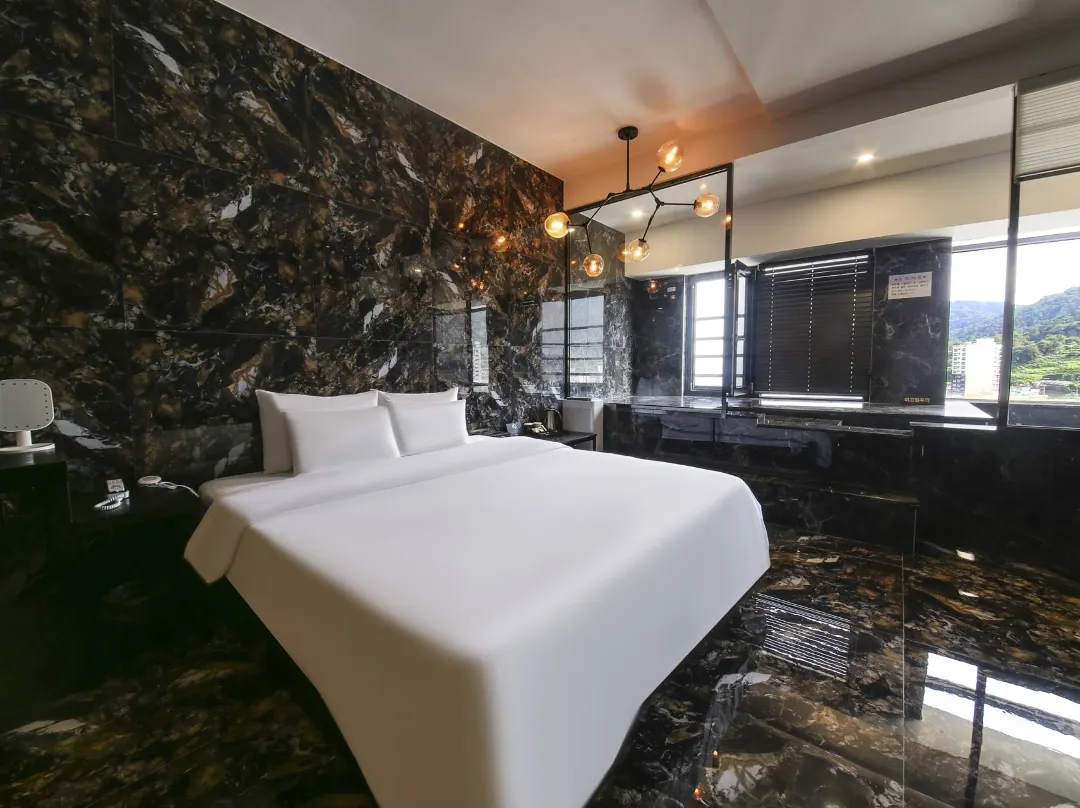 Changwon Jinhae Almond Hotel - Tongyeong