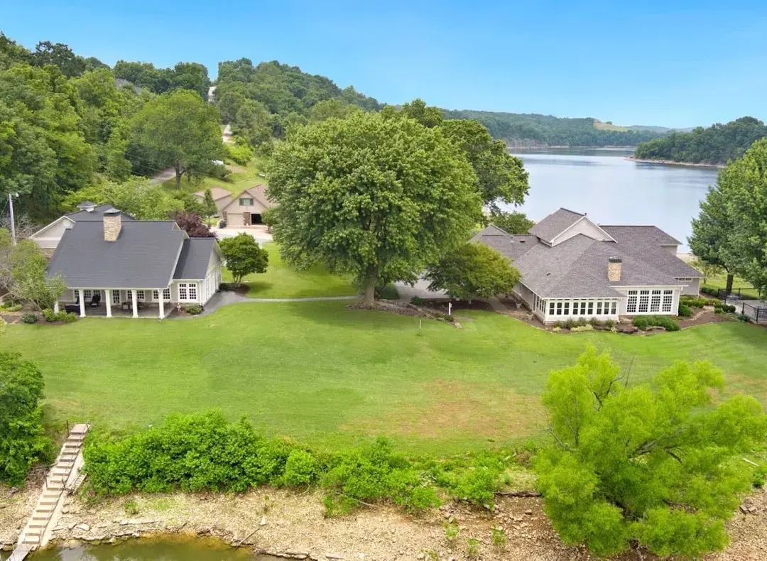 Direct Lake Access And Private Patio - Charming Cottage Retreat - Fayetteville, AR