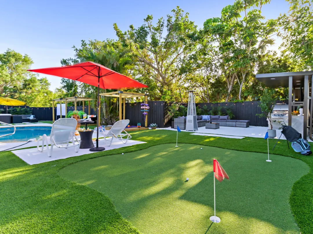 Spacious Oasis With Heated Pool And Outdoor Lounge - Inviting Retreat - Lakewood Ranch