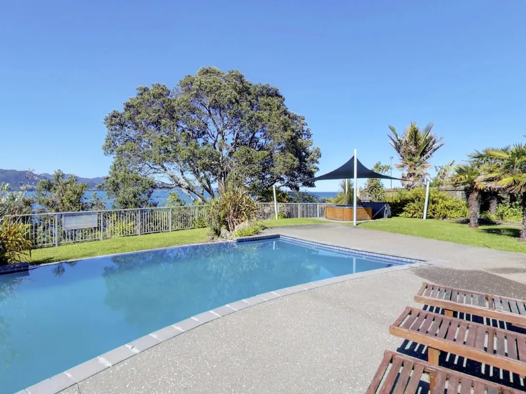 Te Kaha Beach Hotel - Bay of Plenty