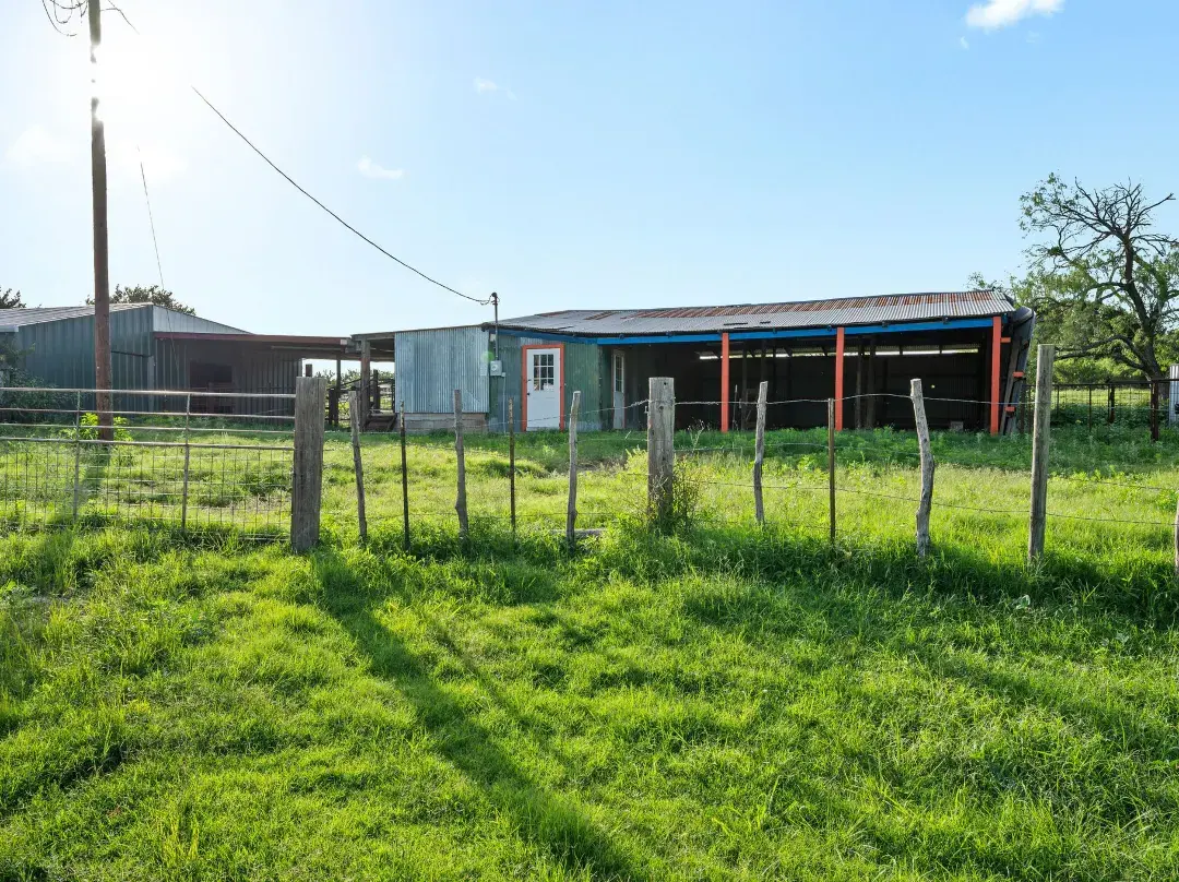 Charming Tiny Home With Fire Pit And Cozy Decor - Enchanting Getaway - Hico, TX