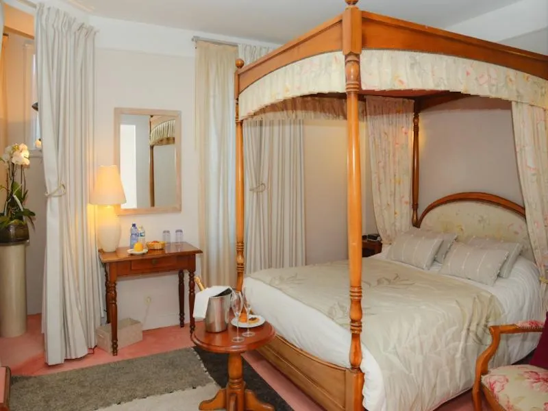 Logis Hôtel Du Dauphin - Sées