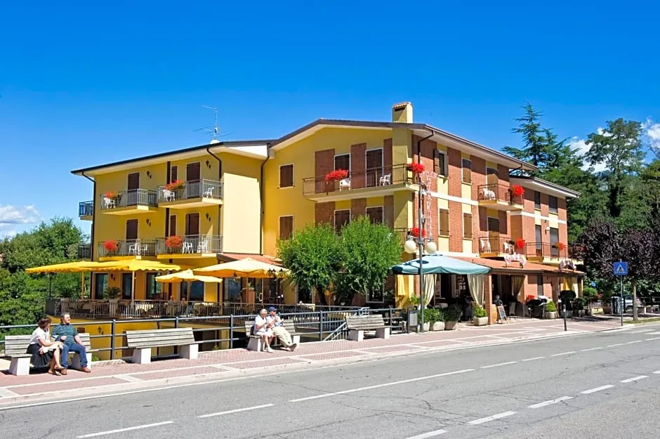 Hotel Costabella - San Zeno di Montagna