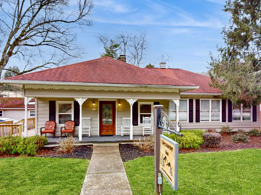 Contemporary Downtown Helen Suite With Shared Deck, Yard, And Free Wifi - Helen, GA