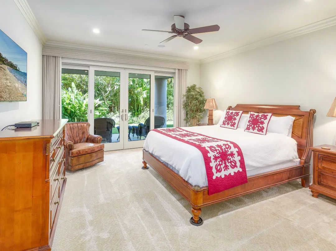 Opulent Amenities And Tropical Grotto Pool - Luxurious Island Retreat - Hawaii