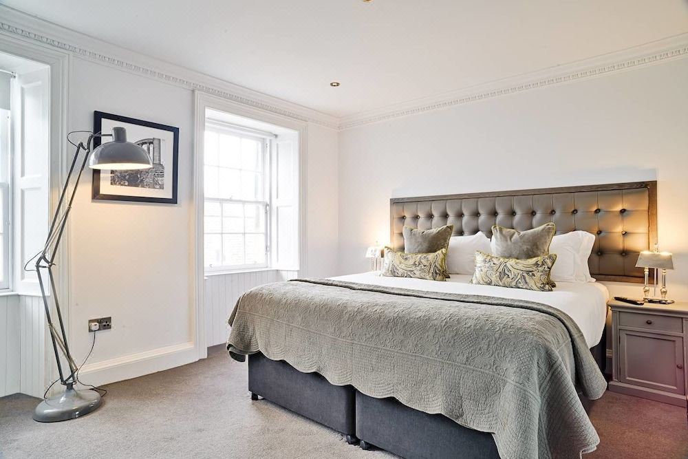 Luxury George Street Apartments: Castle Suite - Edimburgo