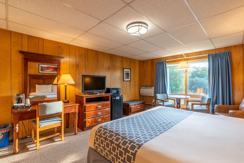 Shaheen's Adirondack Inn - Tupper Lake, NY