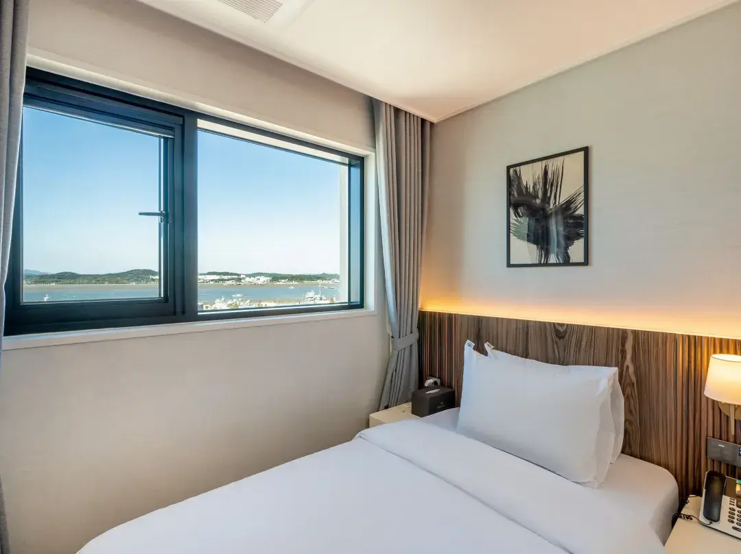 Gunsan Hound Hotel Modernization Street Branch - 서천군