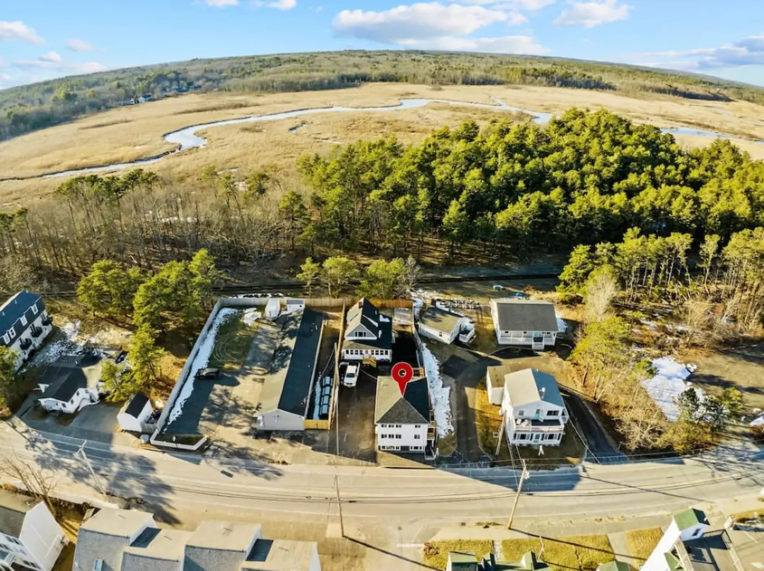 Spacious Retreat With Nostalgic Touches - Charming Coastal Oasis - Old Orchard Beach, ME