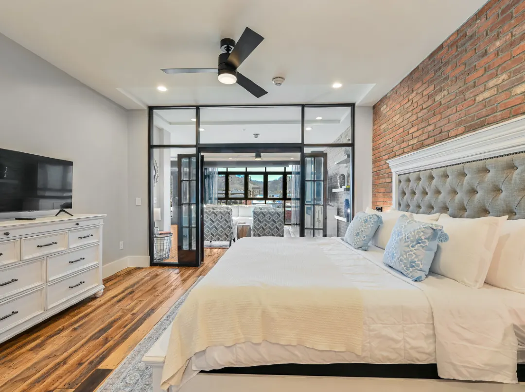 Chef's Kitchen And Floor To Ceiling Windows - Stunning Spacious Escape - Asheville