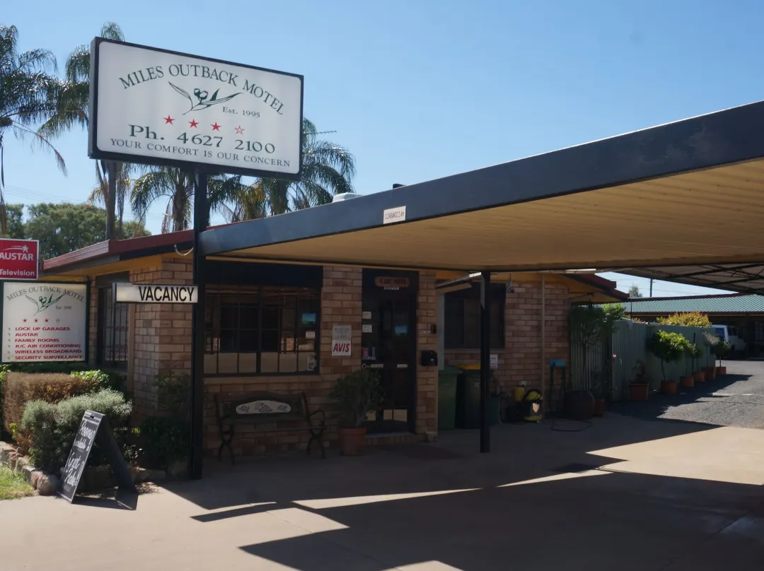 Miles Outback Motel - Miles