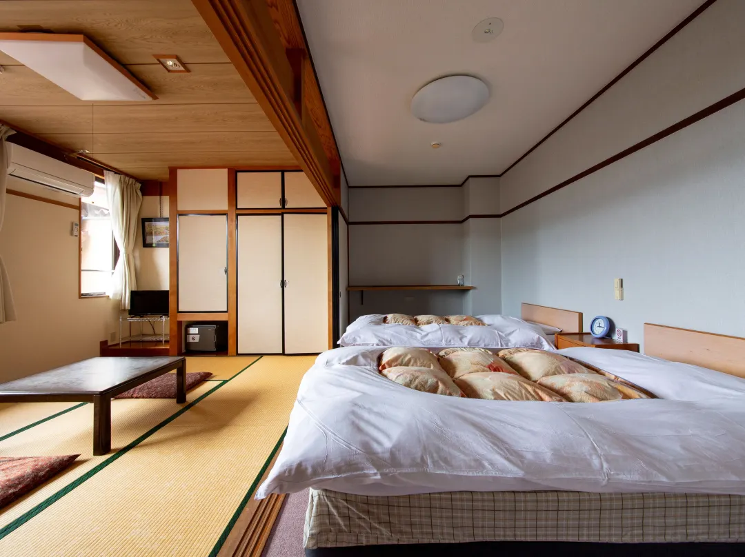 Kokumin Shukusha Enasansou - Ena