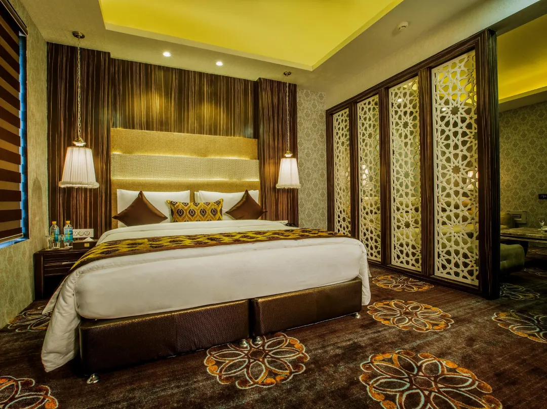 Hotel Savvy Grand - Lucknow