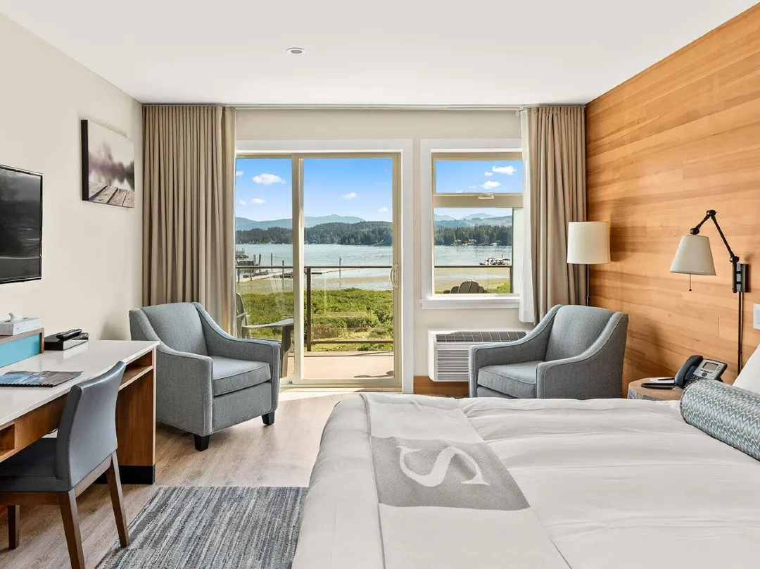 Sproat Lake Landing Resort - British Columbia