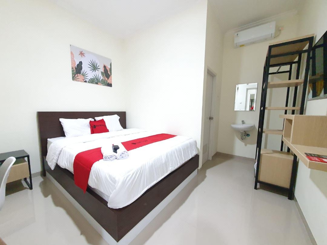 Reddoorz Near Kawasan Bandara Ahmad Yani Semarang 2 - Tugu