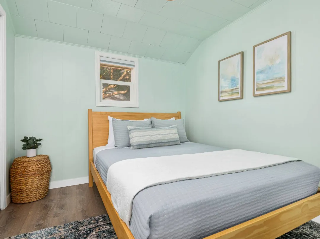 Private Hot Tub And Fenced Backyard - Charming Coastal Retreat - Rockaway Beach