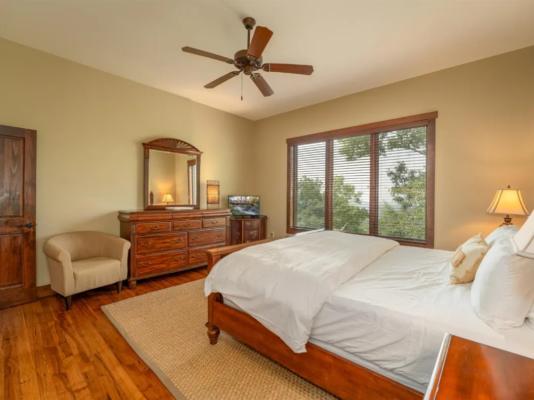 Mountain Views And Cozy Screened-in Porch - Charming Custom Retreat - Brevard, NC