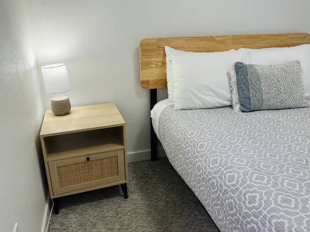 Kitchenette And Ideal Location Near The Beach - Charming Oasis - Rockaway Beach, OR