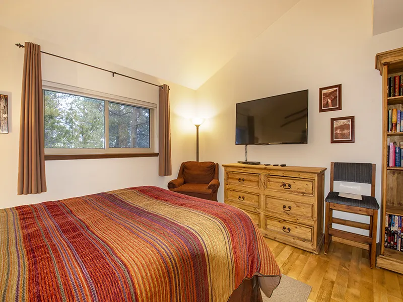 Spacious Living Area And Heated Indoor Pool - Charming Winter Retreat - Winter Park, CO