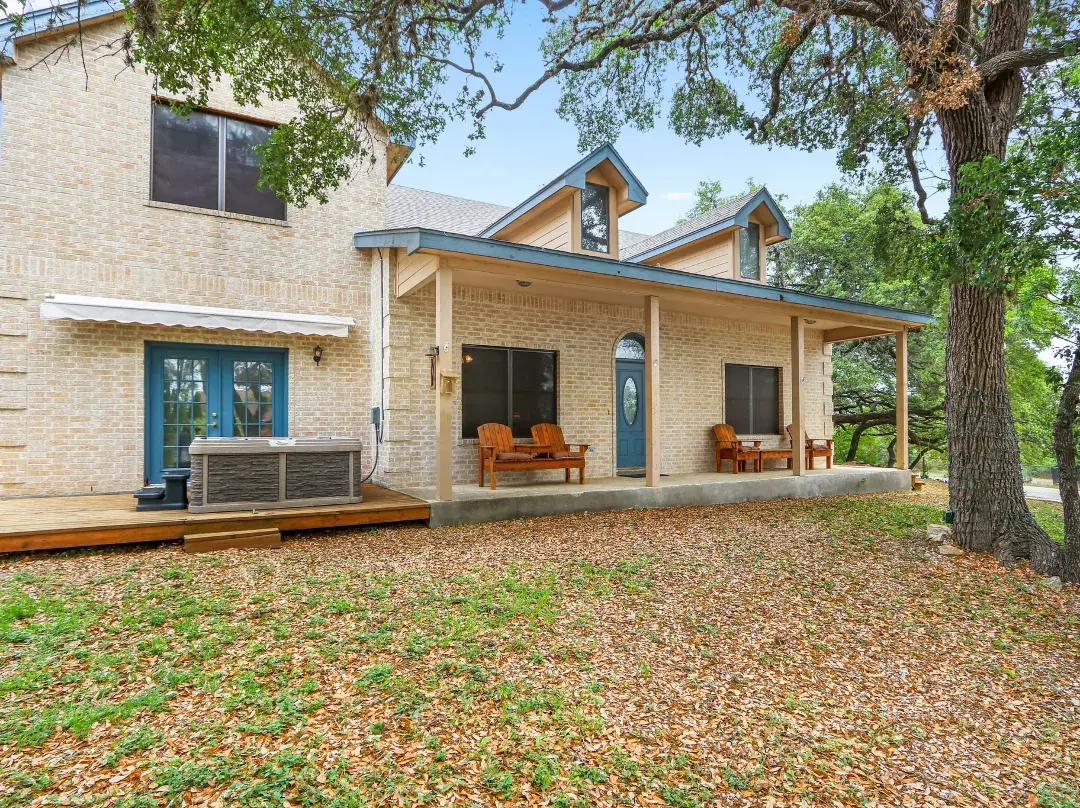 Lake Access And Game Room - Stunning Family Retreat - Canyon Lake, TX