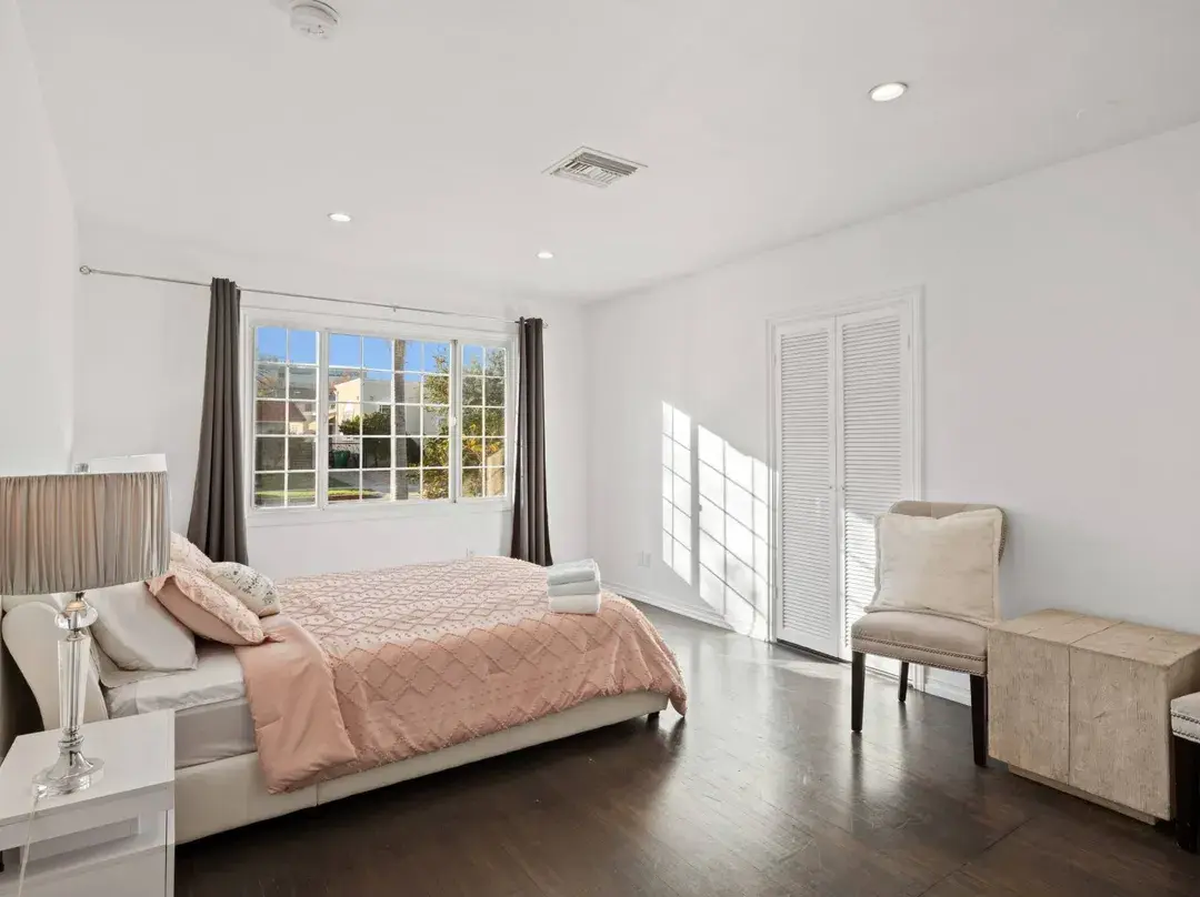 Beverly Hills Home • Guest House & Hot Tub - Los Angeles, CA