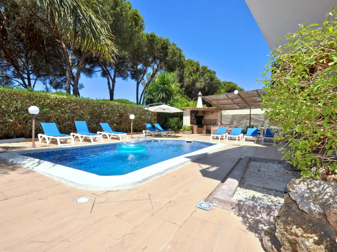 Spacious Retreat With Prime Location, Private Pool, Snooker, Free Ac & Wifi - Quarteira