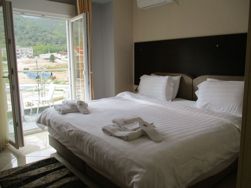 Kyknos De Luxe Suites & Rooms - Greece