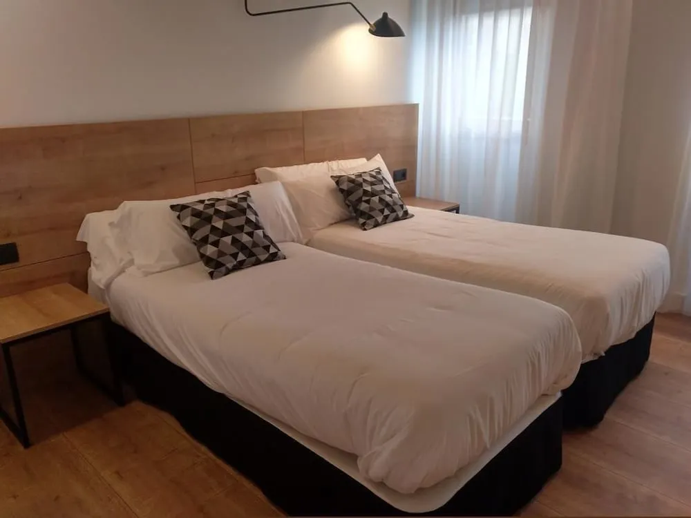 Hotel Entrerailes - La Rioja, Spain