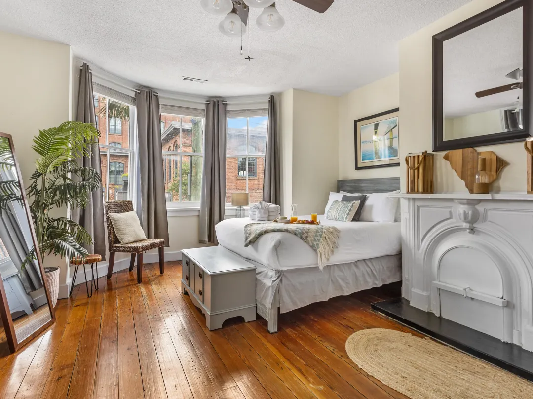 Charming Historic Home With Tranquil Backyard Patio - Elegant Retreat - Charleston