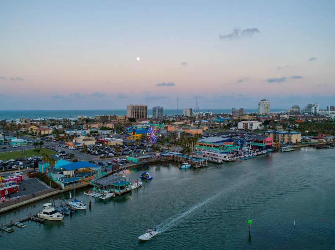 Luxury Resort Pool And Stunning Beach Views - Exquisite Sapphire Retreat - South Padre Island