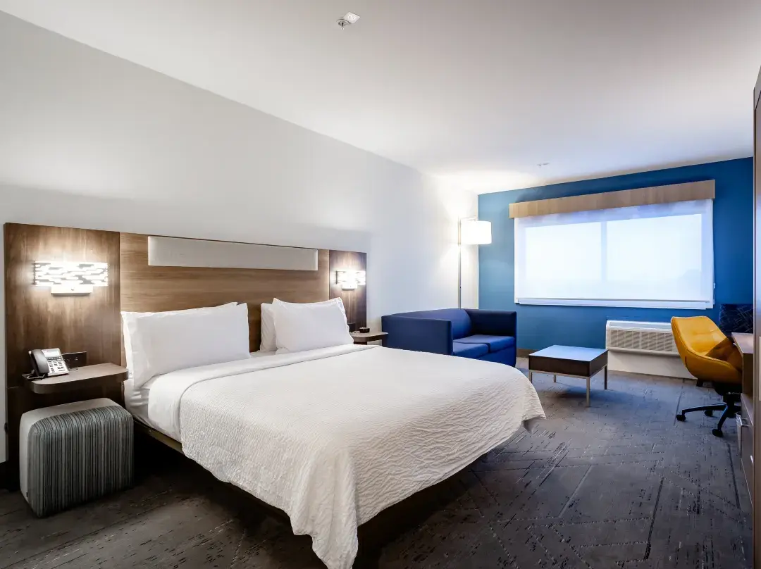 Holiday Inn Express & Suites Waco Downtown - Waco, TX