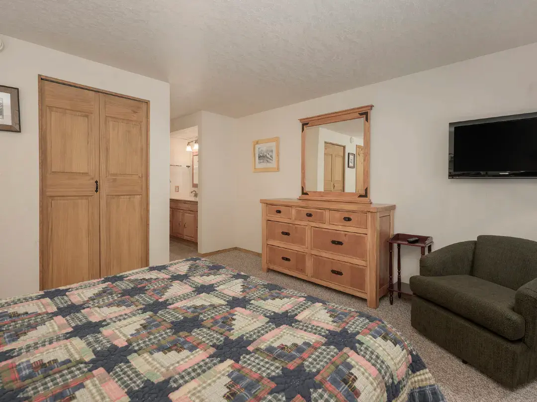 Spacious, Updated 2 Bedroom, Ground Floor With - Winter Park, CO