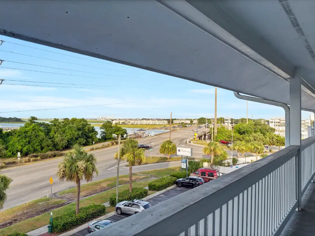 Coastal Retreat With Community Pool And Kitchenette - Charming Sanctuary - Wilmington, NC