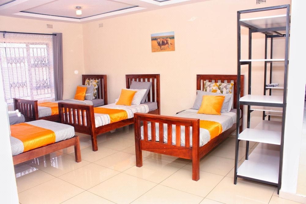 Remarkable Manacomfy 14bed House In Victoria Falls - Victoria Falls
