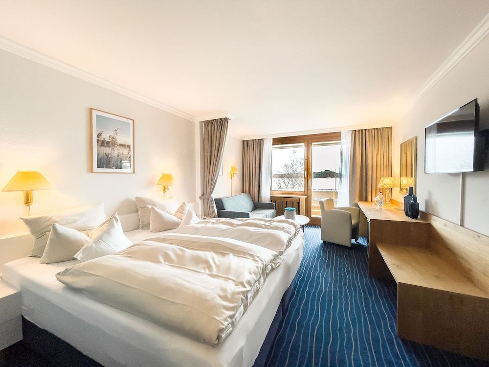 Yachthotel Chiemsee Gmbh - Chiemsee