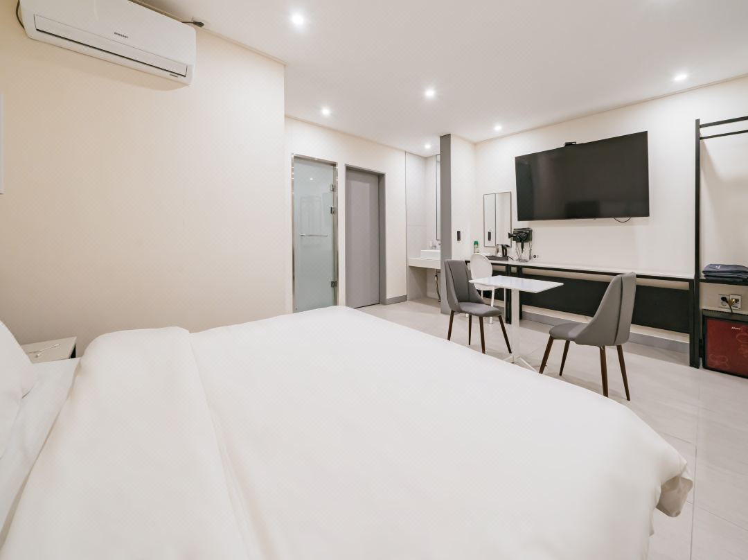 Chungju Modern Gray Hotel - 호암.직동