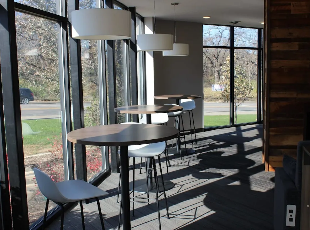 Hot Tub And Fitness Center Access - Bright Spacious Haven - Ames, IA